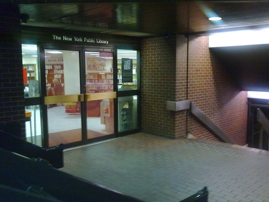 There's a secret library in the New York City subway | Grist