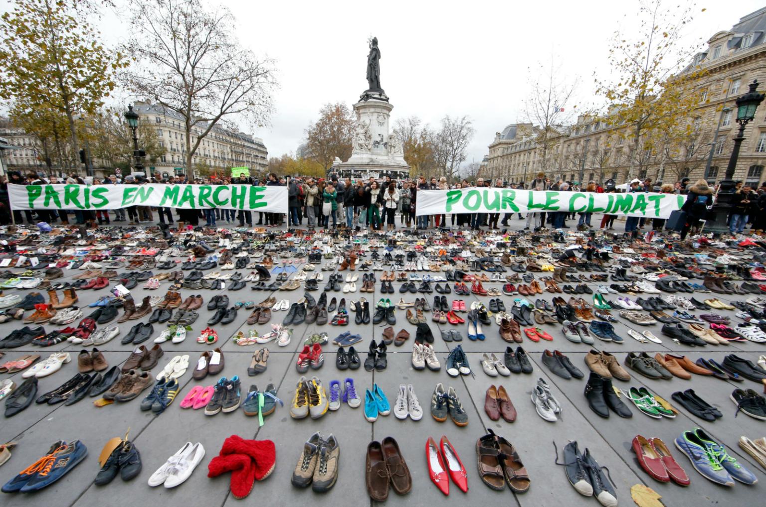 Eiffel Tower turns green as Paris Climate Summit kicks off | Grist