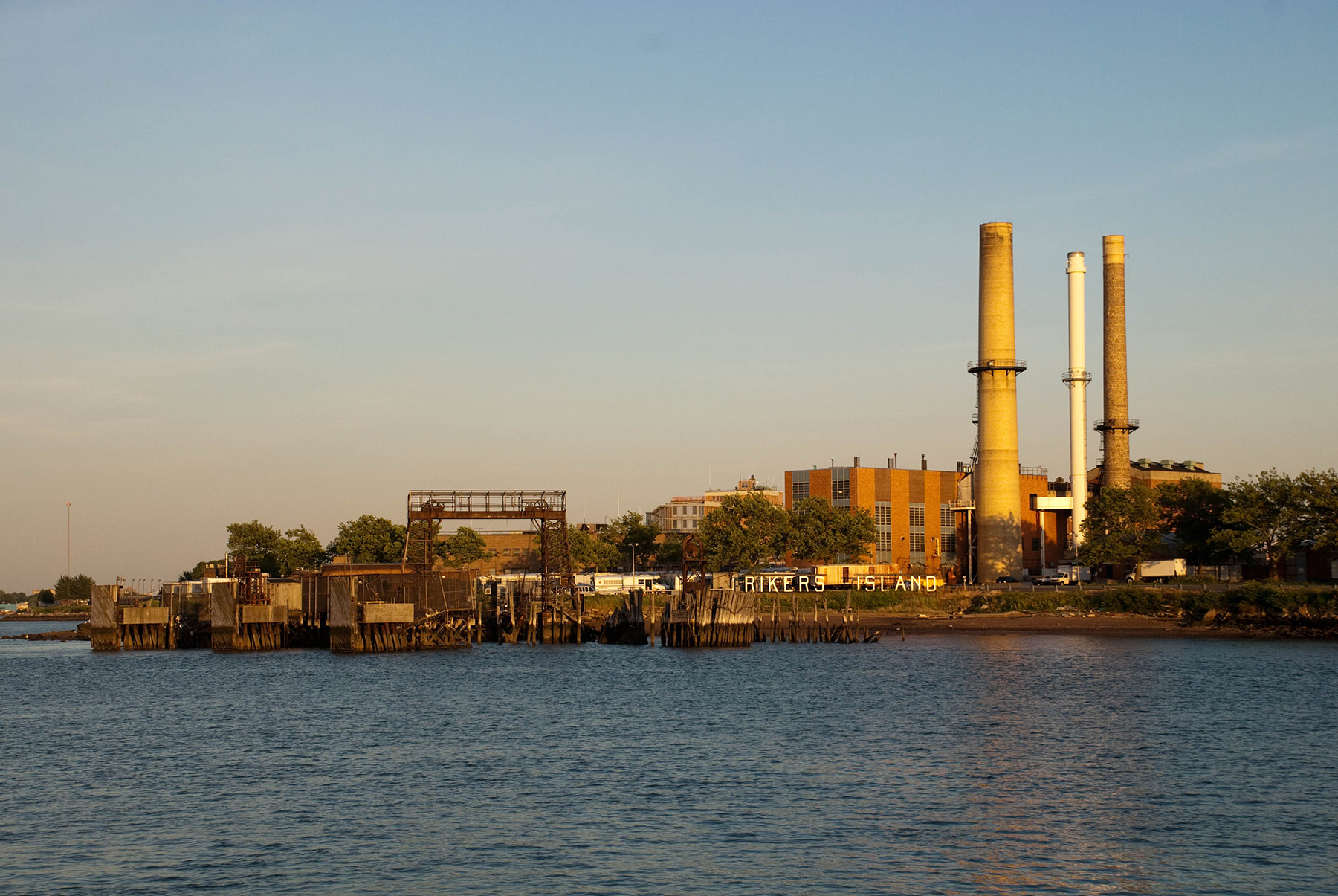 A sinking jail: The environmental disaster that is Rikers Island | Grist