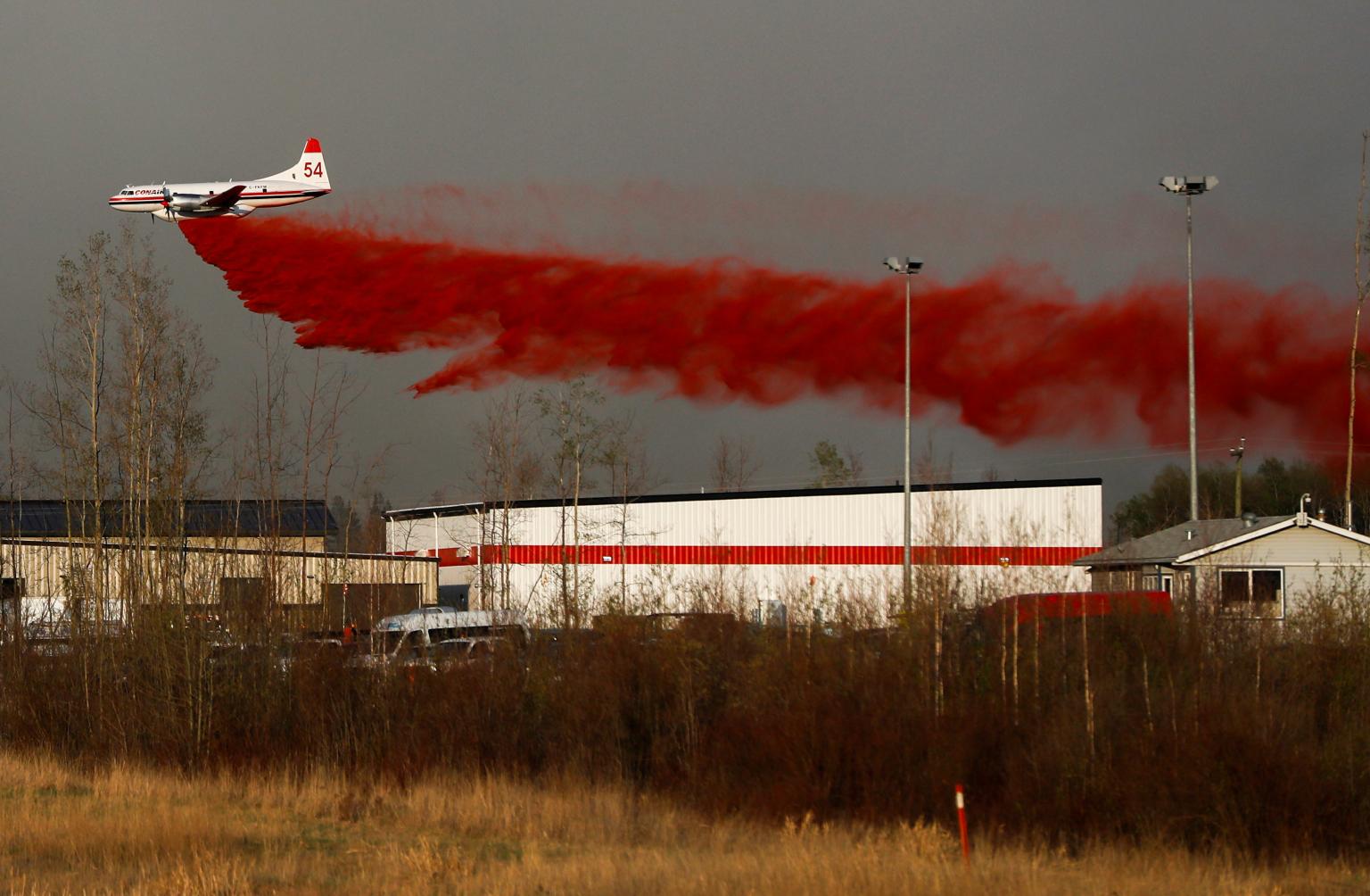 Amid fire evacuations, Alberta oil production restarts | Grist