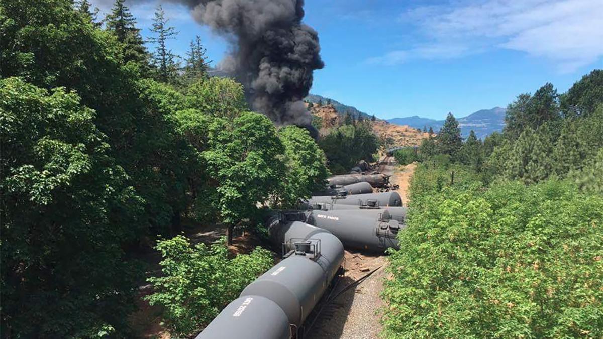 Oil train derails, erupts in flames in Oregon | Grist