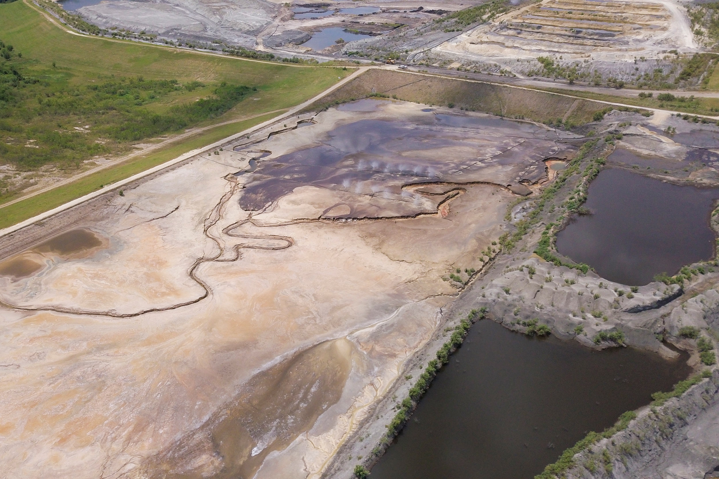 Texas signed off on the restoration of this old coal mine. Now a leaky ...