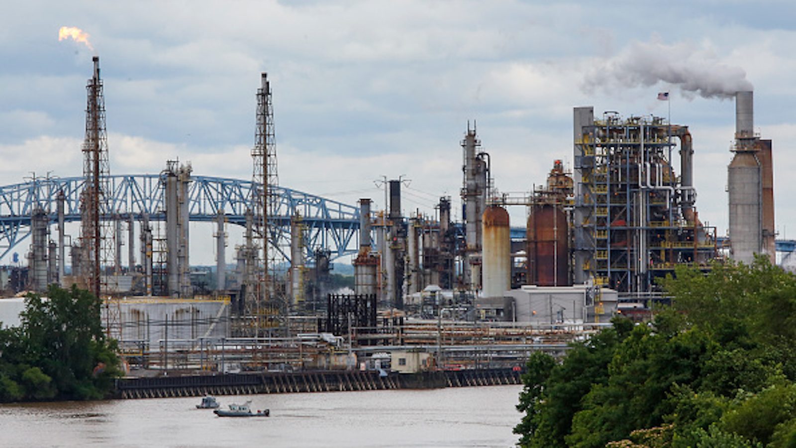 In a refinery’s ashes, hope for an end to decades of pollution | Grist