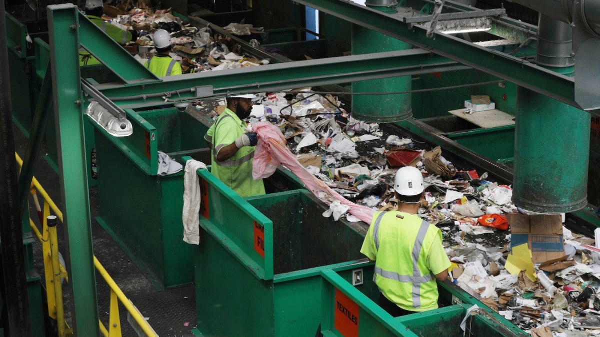 California wants to ban misleading recycling labels. Plastic companies ...