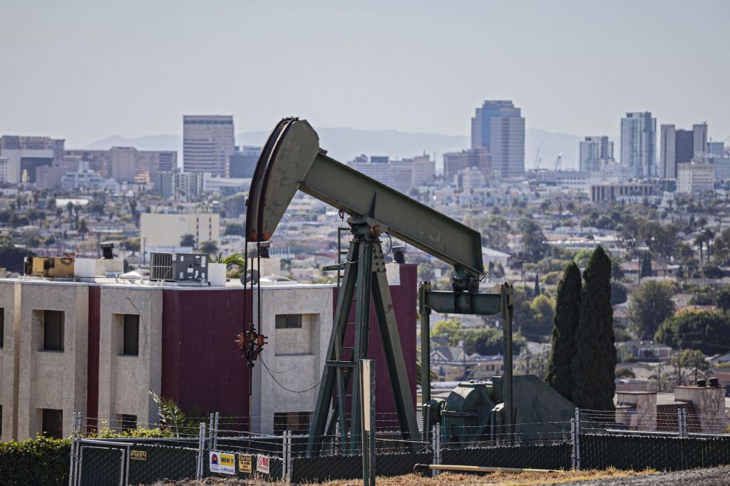 California’s dirty little secret: Oil wells in the backyard - Grist | Grist