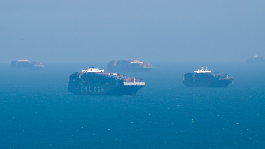 Cargo-ship congestion is bringing more dirty air to Southern California ...