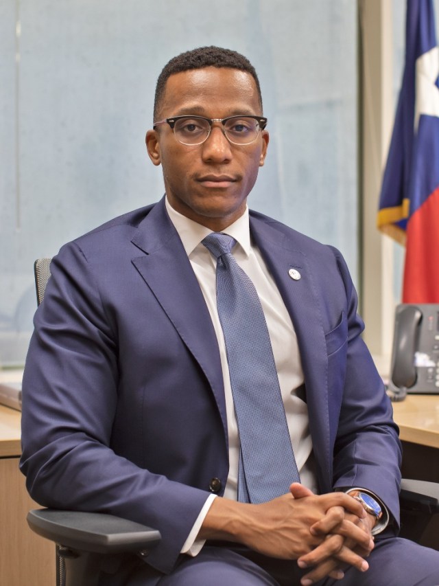 A Texas county wants to punish polluters. The state won’t let it. | Grist