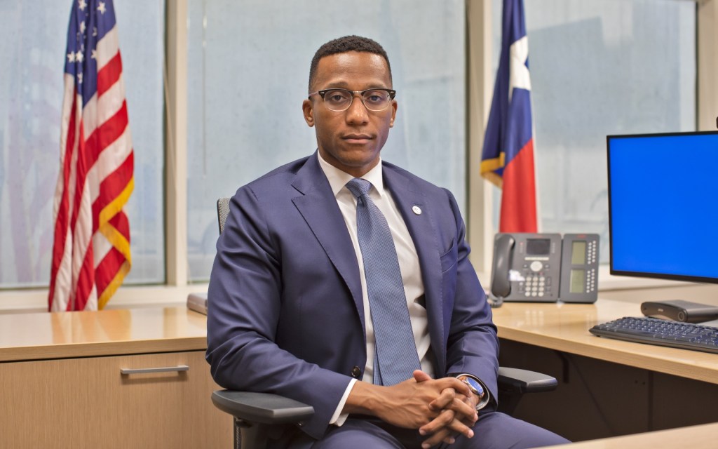 A Texas county wants to punish polluters. The state won’t let it. | Grist