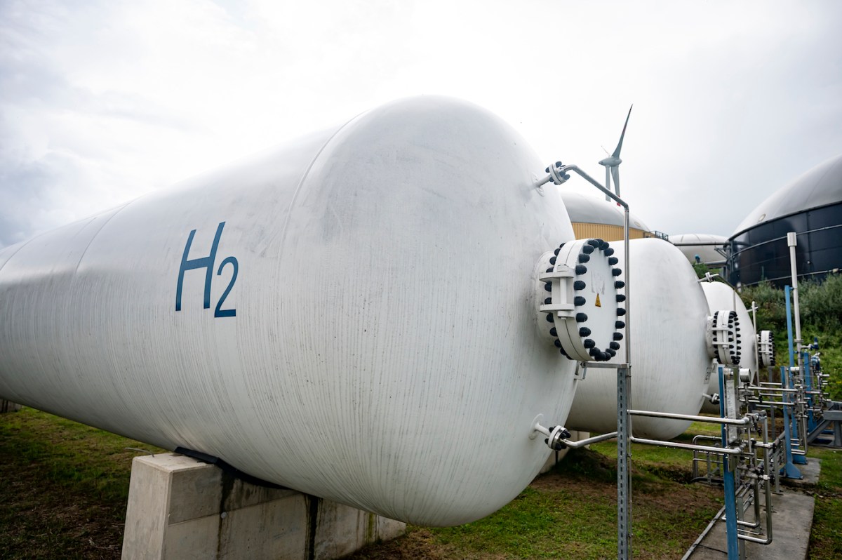 How the IRA's hydrogen tax credit could set off a carbon bomb | Grist