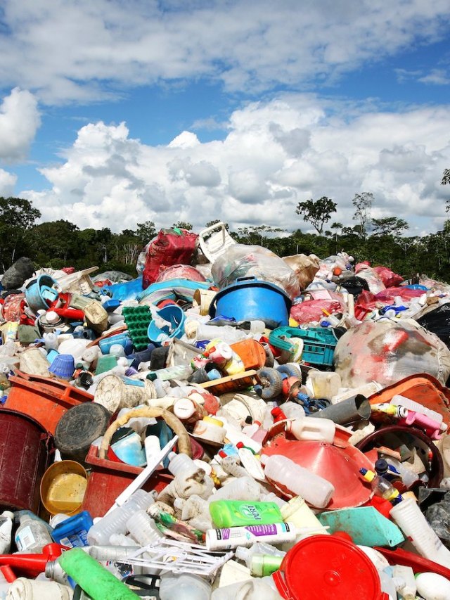 Amazon’s plastic packaging waste grew 18% in 2021, report says | Grist