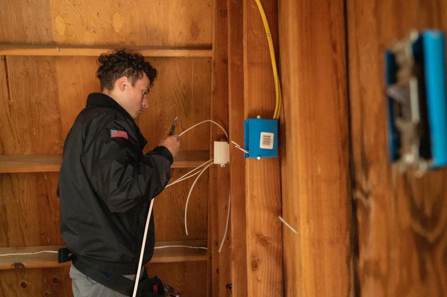 To get off fossil fuels, America will need a lot more electricians | Grist