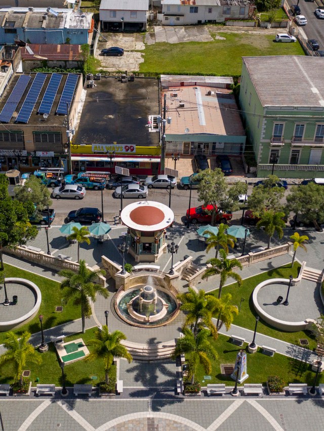 Puerto Rico town celebrates ‘first-of-its-kind’ solar microgrid | Grist