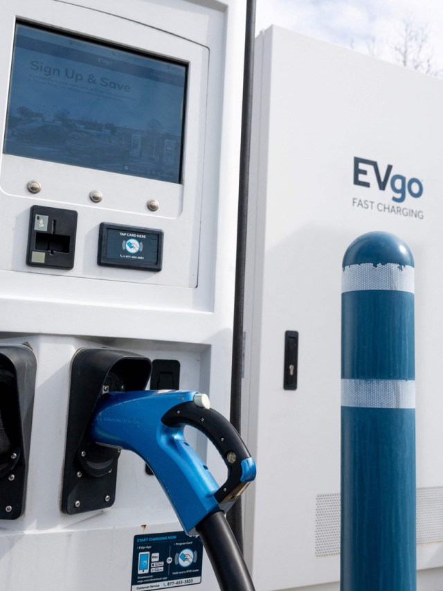 Amid charging headaches, automakers turn to Tesla's Supercharger ...