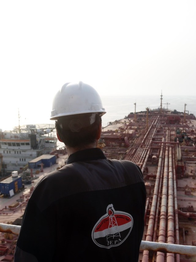 The race to defuse an oil 'time bomb' disaster threatening the Red Sea ...