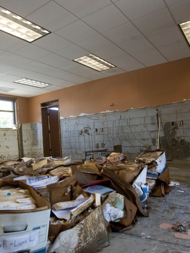 As climate risks mount, the insurance safety net is collapsing | Grist