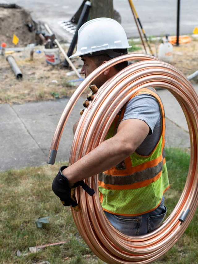 Toxic tap water: Corroded lead pipes supply water to families ...