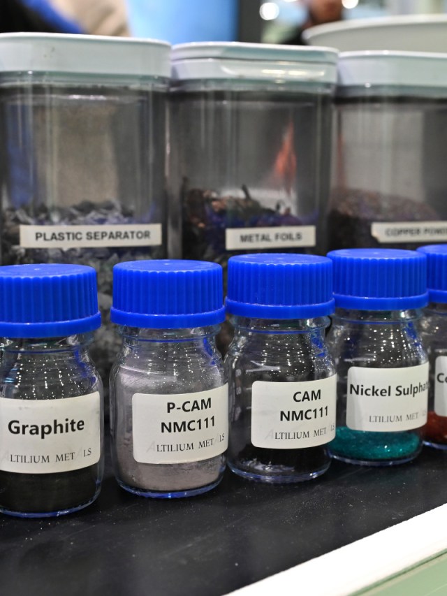 The next frontier in EV battery recycling: Graphite | Grist